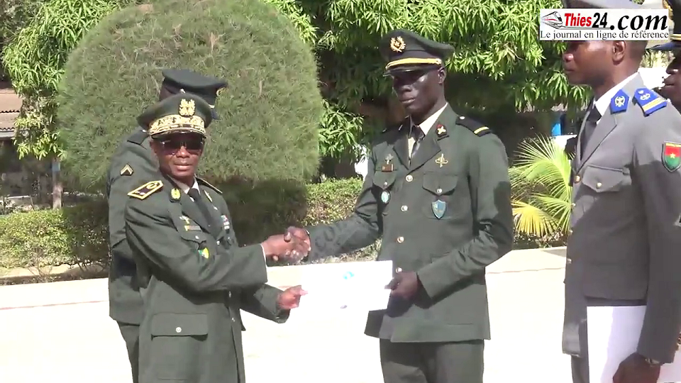 Vidéo/ Cérémonie de remise de diplômes au carré d'armes de l’Ecole d ...